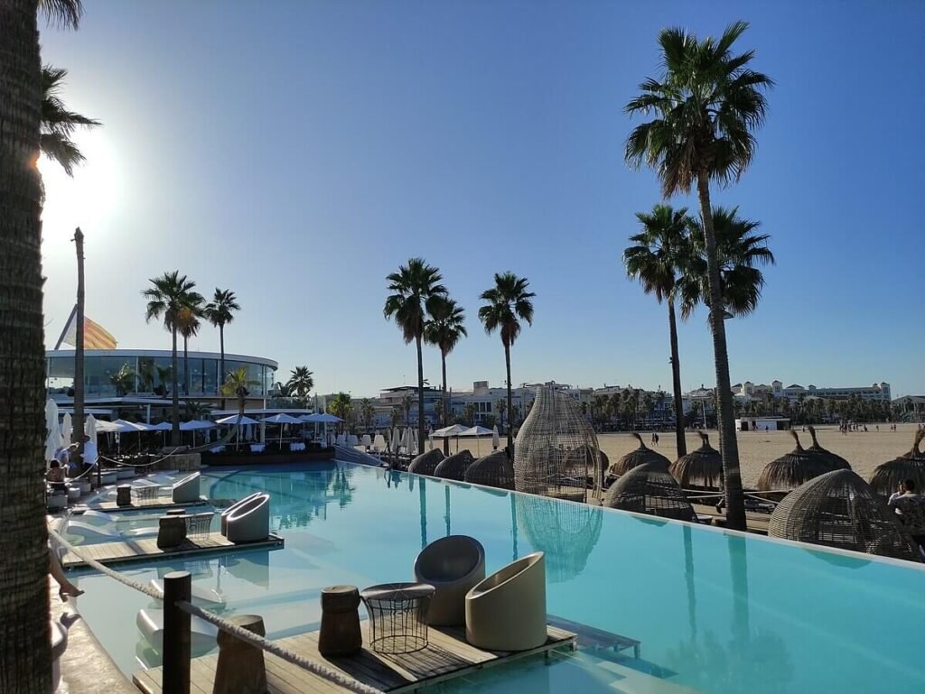 Valencia Beach Clubs - A Local Guide - Travelling Jezebel Valencia ...